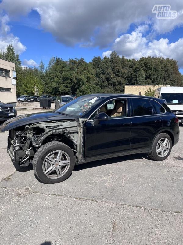 Black Porsche Cayenne 2014 in Vilnius, with an engine capacity of 3.60 L and mileage of 228 thousand km for 8750 €, photo 3 on AUTOMOTO.COM.LV