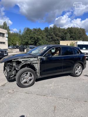 Black Porsche Cayenne 2014 in Vilnius, with an engine capacity of 3.60 L and mileage of 228 thousand km for 8750 €, photo 3 on AUTOMOTO.COM.LV