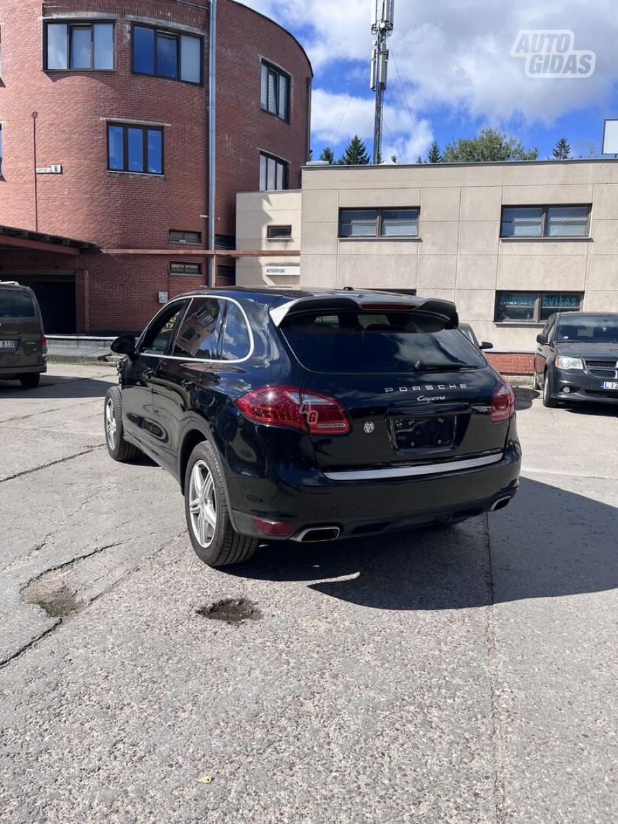 Black Porsche Cayenne 2014 in Vilnius, with an engine capacity of 3.60 L and mileage of 228 thousand km for 8750 €, photo 4 on AUTOMOTO.COM.LV