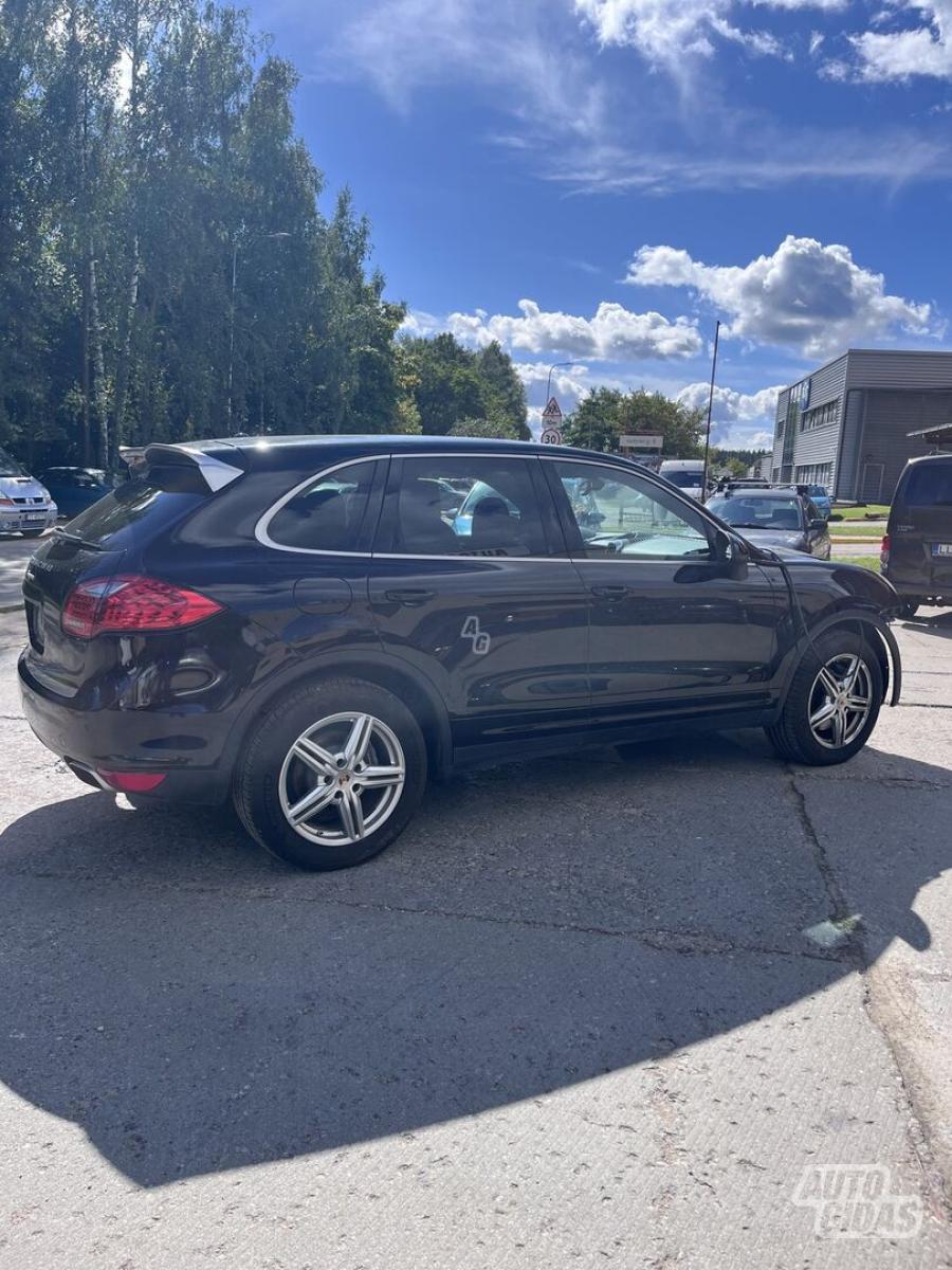 Black Porsche Cayenne 2014 in Vilnius, with an engine capacity of 3.60 L and mileage of 228 thousand km for 8750 €, photo 5 on AUTOMOTO.COM.LV