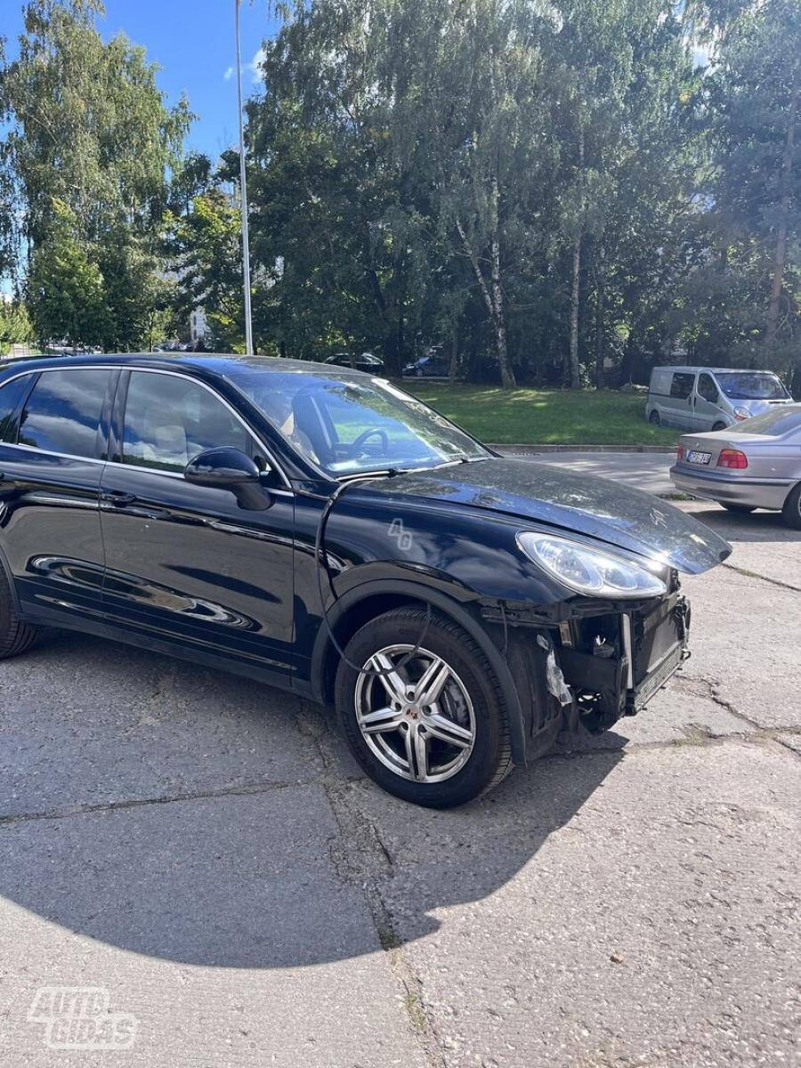 Black Porsche Cayenne 2014 in Vilnius, with an engine capacity of 3.60 L and mileage of 228 thousand km for 8750 €, photo 6 on AUTOMOTO.COM.LV