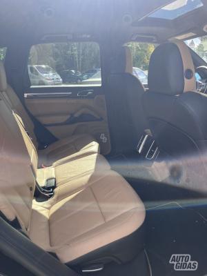 Black Porsche Cayenne 2014 in Vilnius, with an engine capacity of 3.60 L and mileage of 228 thousand km for 8750 €, photo 9 on AUTOMOTO.COM.LV