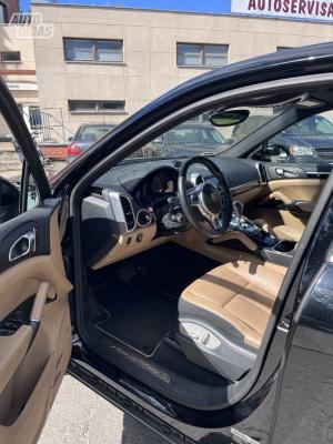 Black Porsche Cayenne 2014 in Vilnius, with an engine capacity of 3.60 L and mileage of 228 thousand km for 8750 €, photo 11 on AUTOMOTO.COM.LV