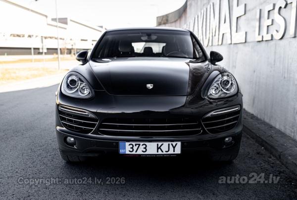 Porsche Cayenne 2014 in Tallinn on AUTOMOTO.COM.LV Black Porsche Cayenne 2014 in Tallinn, with an engine capacity of 3.00 L and mileage of 275 thousand km for 18998 €, photo 5 on AUTOMOTO.COM.LV