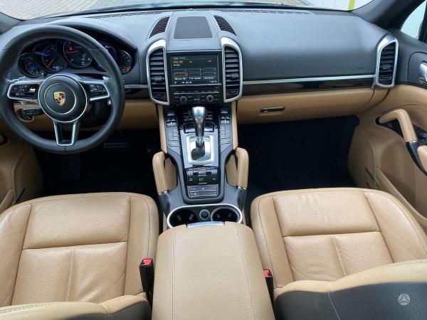 Melns Porsche Cayenne 2015 Raseiniai, ar dzinēja tilpumu 2.97 L un nobraukumu 243 tūkst. km par 24900 €, foto 11 vietnē AUTOMOTO.COM.LV