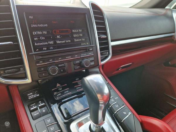 Melns Porsche Cayenne 2015 Viļņa, ar dzinēja tilpumu 2.97 L un nobraukumu 199 tūkst. km par 28000 €, foto 11 vietnē AUTOMOTO.COM.LV