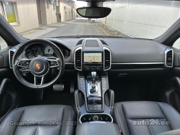 Melns Porsche Cayenne 2015 Tallina, ar dzinēja tilpumu 3.00 L un nobraukumu 241 tūkst. km par 19999 €, foto 11 vietnē AUTOMOTO.COM.LV
