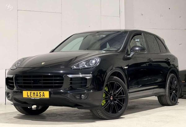 Black Porsche Cayenne 2015 in Klaipeda, with an engine capacity of 3.00 L and mileage of 250 thousand km for 24500 €, photo 2 on AUTOMOTO.COM.LV