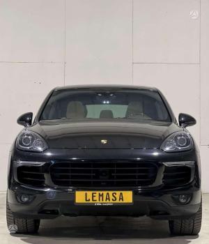 Melns Porsche Cayenne 2015 Klaipėda, ar dzinēja tilpumu 3.00 L un nobraukumu 250 tūkst. km par 24500 €, foto 20 vietnē AUTOMOTO.COM.LV