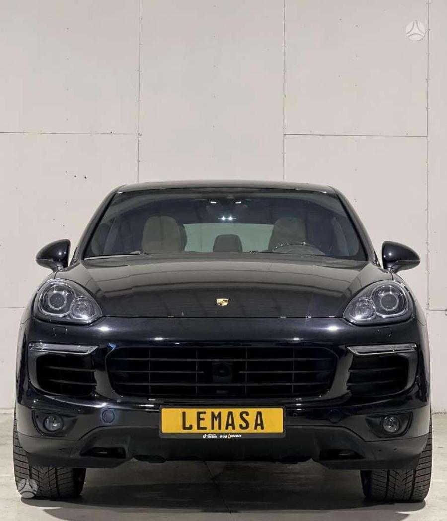 Melns Porsche Cayenne 2015 Klaipėda, ar dzinēja tilpumu 3.00 L un nobraukumu 250 tūkst. km par 24500 €, foto 20 vietnē AUTOMOTO.COM.LV