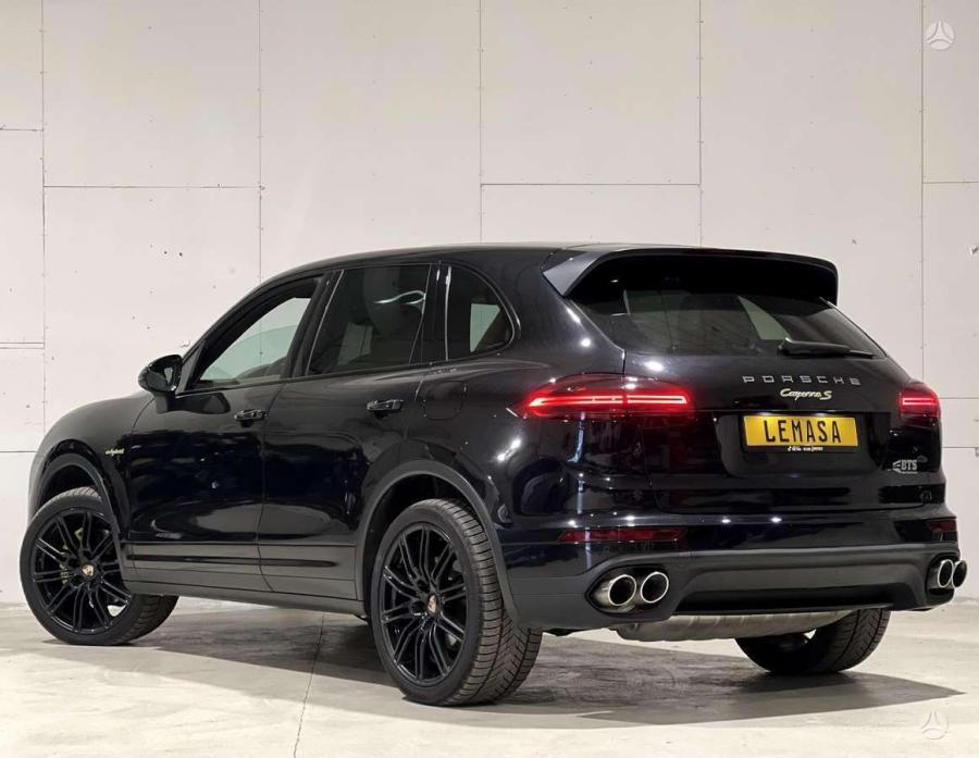 Melns Porsche Cayenne 2015 Klaipėda, ar dzinēja tilpumu 3.00 L un nobraukumu 250 tūkst. km par 24500 €, foto 33 vietnē AUTOMOTO.COM.LV