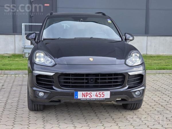 Black Porsche Cayenne 2015 in Riga, with an engine capacity of 3.00 L and mileage of 210 thousand km for 23500 €, photo 1 on AUTOMOTO.COM.LV