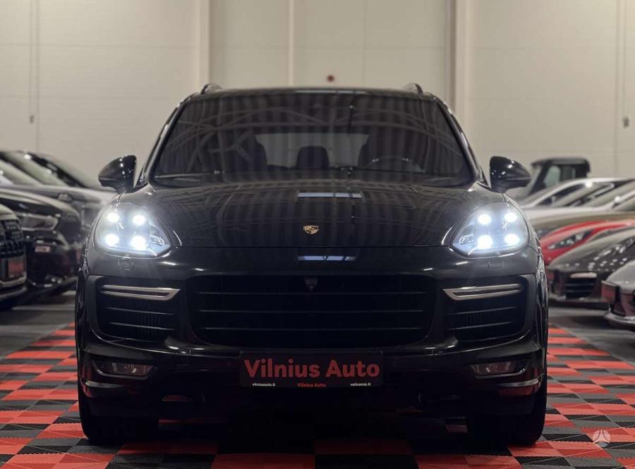 Melns Porsche Cayenne 2015 Viļņa, ar dzinēja tilpumu 3.60 L un nobraukumu 277 tūkst. km par 28990 €, foto 2 vietnē AUTOMOTO.COM.LV