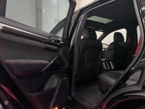 Melns Porsche Cayenne 2015 Viļņa, ar dzinēja tilpumu 3.60 L un nobraukumu 277 tūkst. km par 28990 €, foto 31 vietnē AUTOMOTO.COM.LV