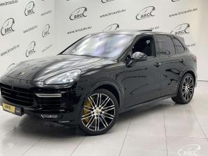 Black Porsche Cayenne 2015 in Vilnius, with an engine capacity of 4.81 L and mileage of 313 thousand km for 29900 €, photo  on AUTOMOTO.COM.LV