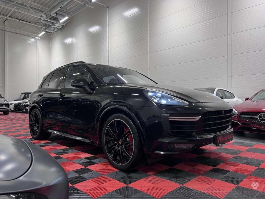 Melns Porsche Cayenne 2015 Viļņa, ar dzinēja tilpumu 3.60 L un nobraukumu 277 tūkst. km par 27990 €, foto 3 vietnē AUTOMOTO.COM.LV