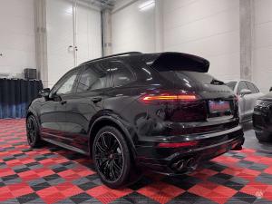 Melns Porsche Cayenne 2015 Viļņa, ar dzinēja tilpumu 3.60 L un nobraukumu 277 tūkst. km par 27990 €, foto 6 vietnē AUTOMOTO.COM.LV