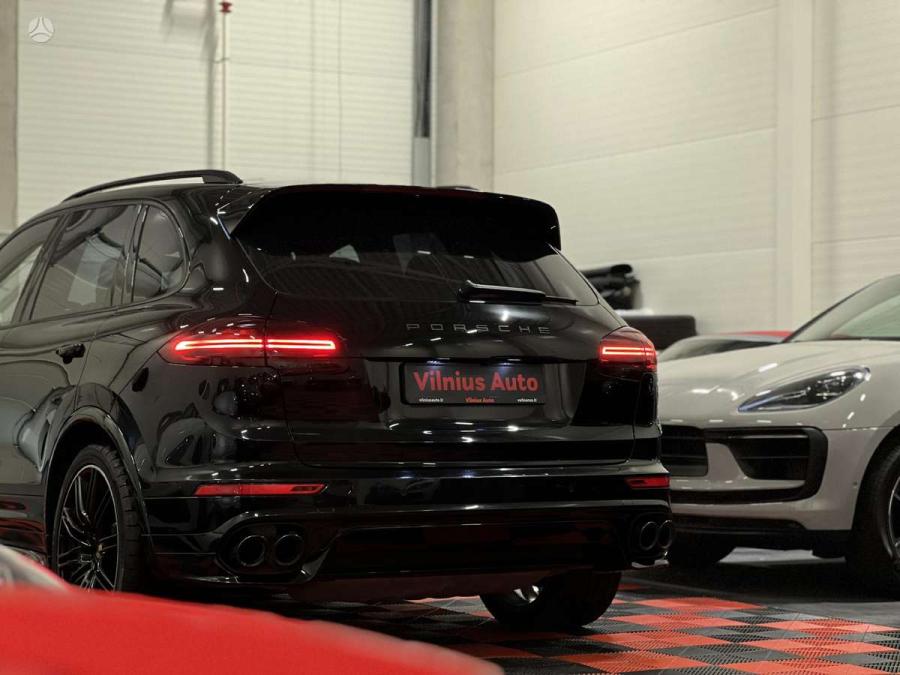 Melns Porsche Cayenne 2015 Viļņa, ar dzinēja tilpumu 3.60 L un nobraukumu 277 tūkst. km par 27990 €, foto 8 vietnē AUTOMOTO.COM.LV