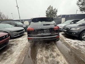 Black Porsche Cayenne 2015 in Vilnius, with an engine capacity of 3.60 L and mileage of 177 thousand km for 13900 €, photo 5 on AUTOMOTO.COM.LV