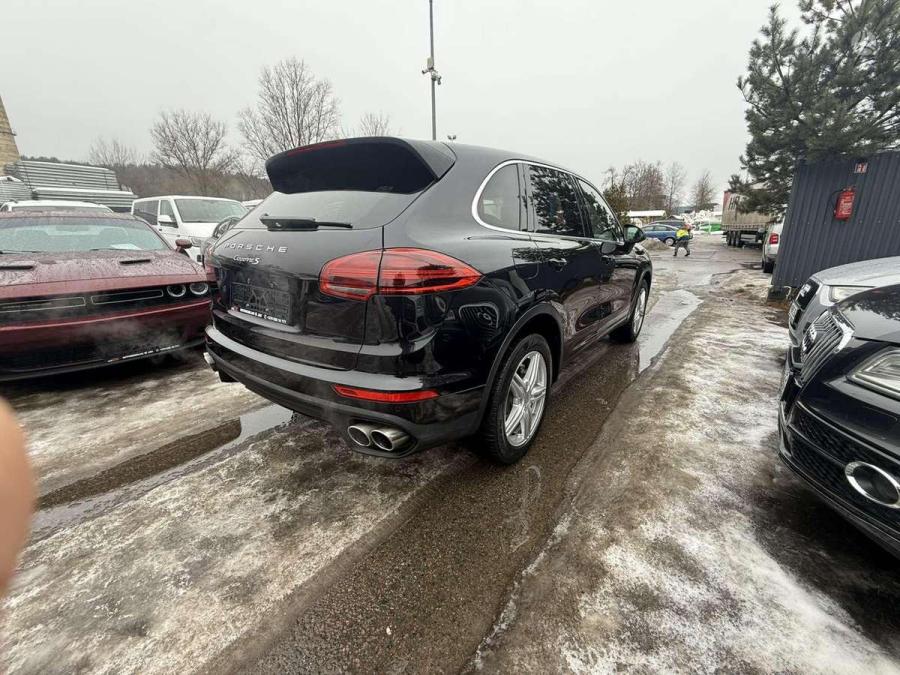 Black Porsche Cayenne 2015 in Vilnius, with an engine capacity of 3.60 L and mileage of 177 thousand km for 13900 €, photo 6 on AUTOMOTO.COM.LV