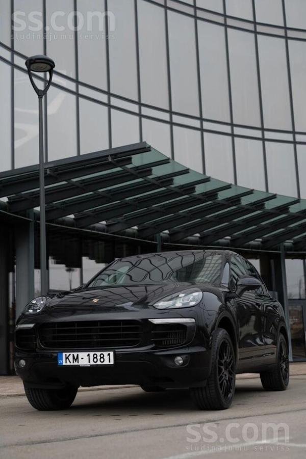 Black Porsche Cayenne 2015 in Riga, with an engine capacity of 4.20 L and mileage of 283 thousand km for 29500 €, photo 9 on AUTOMOTO.COM.LV