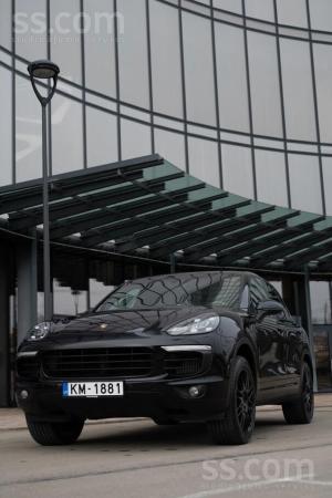 Black Porsche Cayenne 2015 in Riga, with an engine capacity of 4.20 L and mileage of 283 thousand km for 29500 €, photo 10 on AUTOMOTO.COM.LV