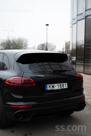 Black Porsche Cayenne 2015 in Riga, with an engine capacity of 4.20 L and mileage of 283 thousand km for 29500 €, photo 22 on AUTOMOTO.COM.LV