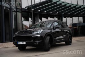 Black Porsche Cayenne 2015 in Riga, with an engine capacity of 4.20 L and mileage of 283 thousand km for 29500 €, photo 23 on AUTOMOTO.COM.LV