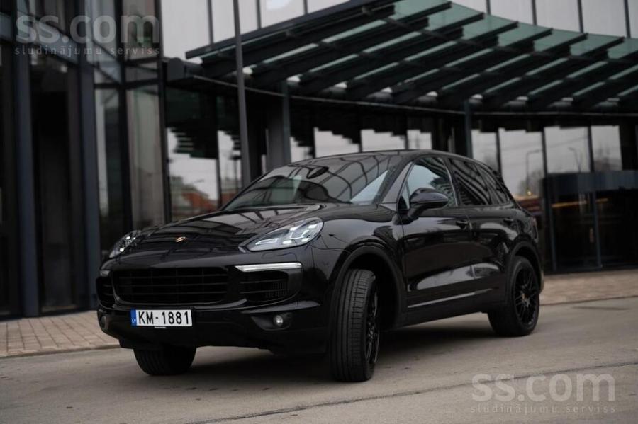 Black Porsche Cayenne 2015 in Riga, with an engine capacity of 4.20 L and mileage of 283 thousand km for 29500 €, photo 23 on AUTOMOTO.COM.LV