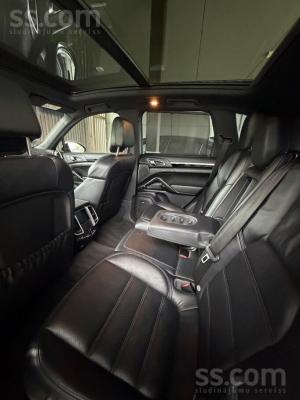Black Porsche Cayenne 2015 in Riga, with an engine capacity of 3.00 L and mileage of 187 thousand km for 21900 €, photo 7 on AUTOMOTO.COM.LV