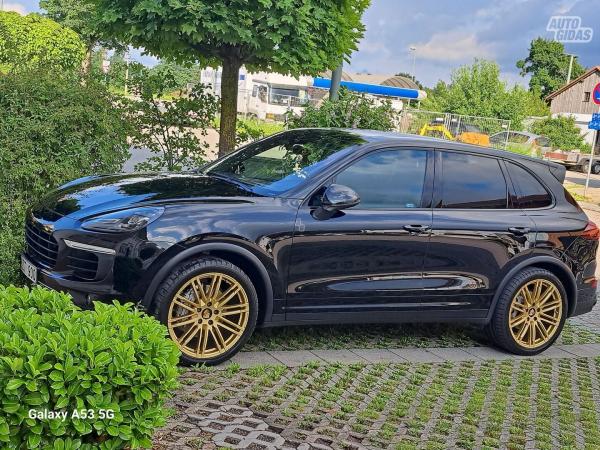 Melns Porsche Cayenne 2015 Klaipėda, ar dzinēja tilpumu 4.10 L un nobraukumu 151 tūkst. km par 33700 €, foto 2 vietnē AUTOMOTO.COM.LV