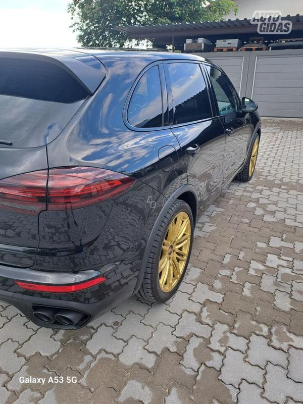 Melns Porsche Cayenne 2015 Klaipėda, ar dzinēja tilpumu 4.10 L un nobraukumu 151 tūkst. km par 33700 €, foto 4 vietnē AUTOMOTO.COM.LV