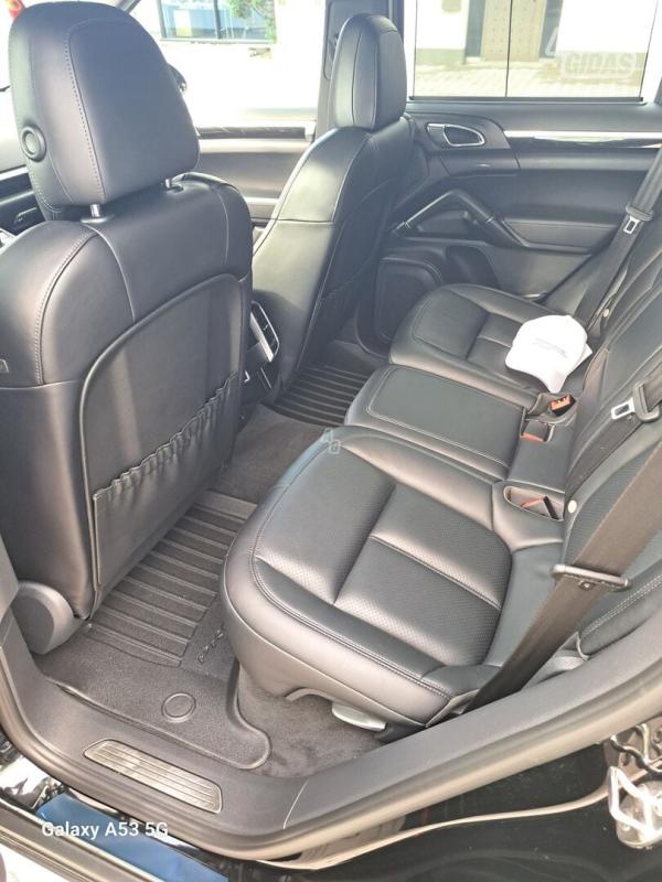 Melns Porsche Cayenne 2015 Klaipėda, ar dzinēja tilpumu 4.10 L un nobraukumu 151 tūkst. km par 33700 €, foto 5 vietnē AUTOMOTO.COM.LV