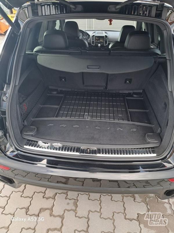 Melns Porsche Cayenne 2015 Klaipėda, ar dzinēja tilpumu 4.10 L un nobraukumu 151 tūkst. km par 33700 €, foto 10 vietnē AUTOMOTO.COM.LV