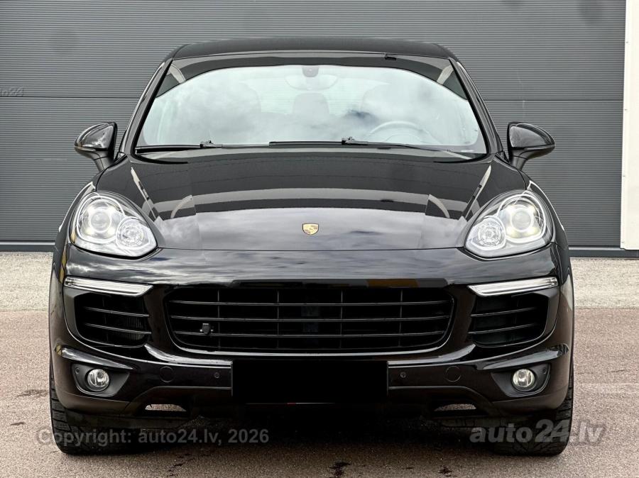 Melns Porsche Cayenne 2015 Tallina, ar dzinēja tilpumu 3.00 L un nobraukumu 252 tūkst. km par 24900 €, foto 3 vietnē AUTOMOTO.COM.LV