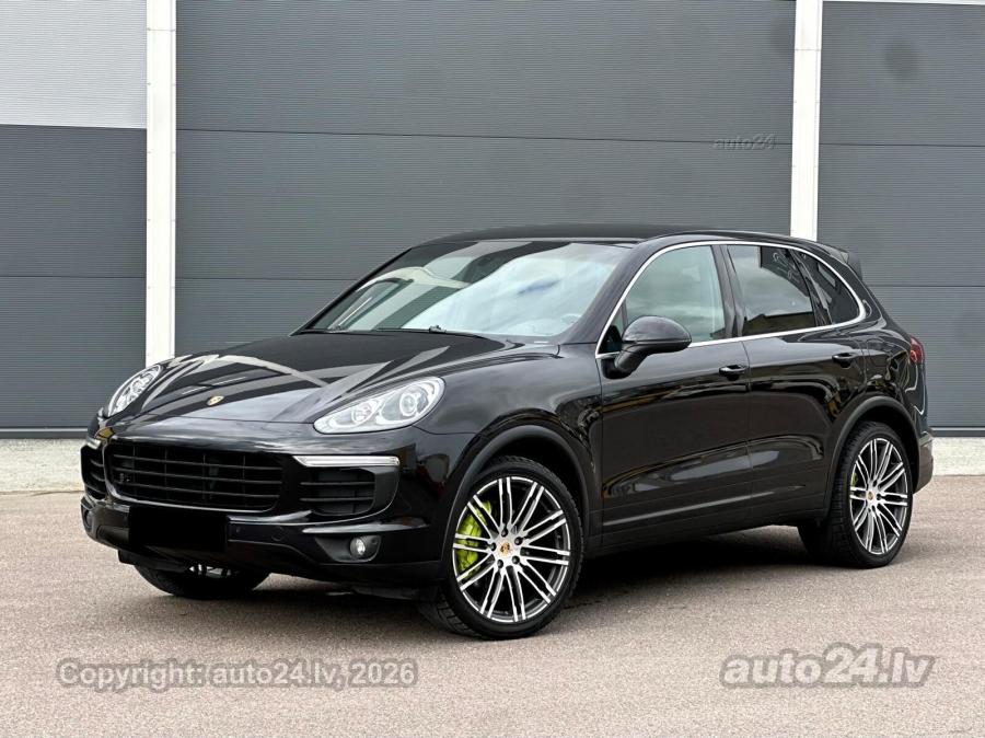 Melns Porsche Cayenne 2015 Tallina, ar dzinēja tilpumu 3.00 L un nobraukumu 252 tūkst. km par 24900 €, foto 5 vietnē AUTOMOTO.COM.LV