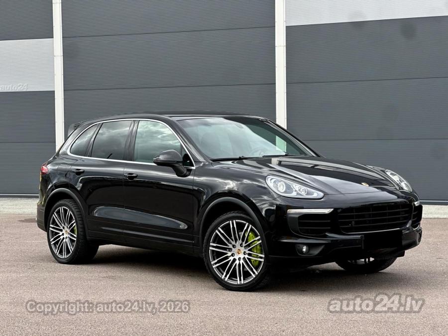 Melns Porsche Cayenne 2015 Tallina, ar dzinēja tilpumu 3.00 L un nobraukumu 252 tūkst. km par 24900 €, foto 6 vietnē AUTOMOTO.COM.LV