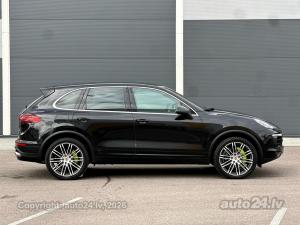 Melns Porsche Cayenne 2015 Tallina, ar dzinēja tilpumu 3.00 L un nobraukumu 252 tūkst. km par 24900 €, foto 7 vietnē AUTOMOTO.COM.LV