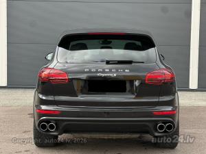 Melns Porsche Cayenne 2015 Tallina, ar dzinēja tilpumu 3.00 L un nobraukumu 252 tūkst. km par 24900 €, foto 8 vietnē AUTOMOTO.COM.LV