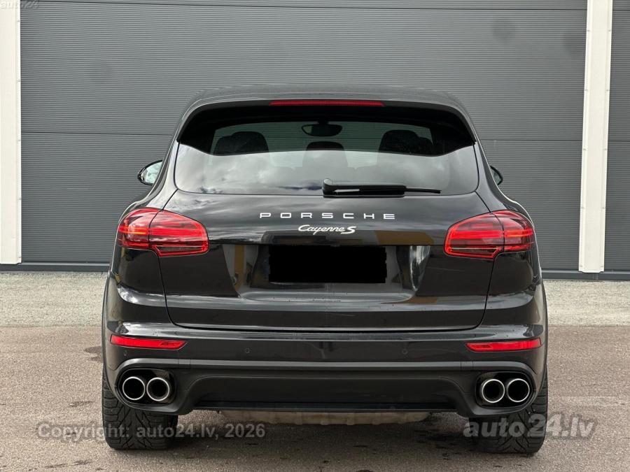 Melns Porsche Cayenne 2015 Tallina, ar dzinēja tilpumu 3.00 L un nobraukumu 252 tūkst. km par 24900 €, foto 8 vietnē AUTOMOTO.COM.LV