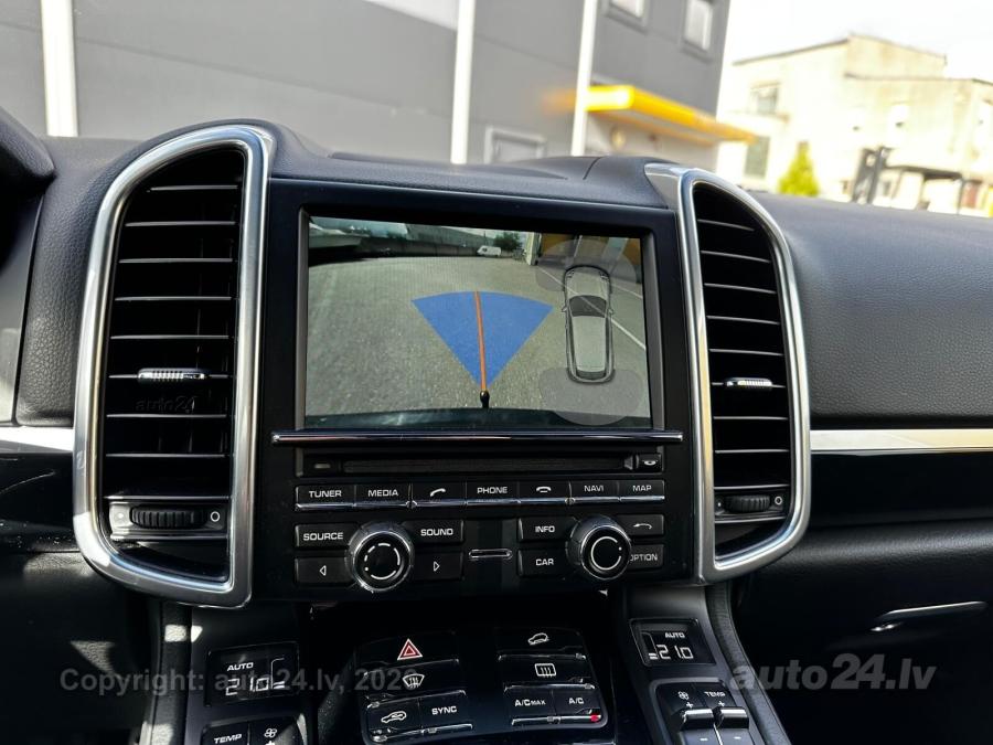Melns Porsche Cayenne 2015 Tallina, ar dzinēja tilpumu 3.00 L un nobraukumu 252 tūkst. km par 24900 €, foto 13 vietnē AUTOMOTO.COM.LV