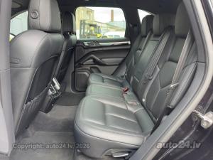 Melns Porsche Cayenne 2015 Tallina, ar dzinēja tilpumu 3.00 L un nobraukumu 252 tūkst. km par 24900 €, foto 16 vietnē AUTOMOTO.COM.LV