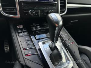 Melns Porsche Cayenne 2015 Tallina, ar dzinēja tilpumu 3.00 L un nobraukumu 252 tūkst. km par 24900 €, foto 18 vietnē AUTOMOTO.COM.LV