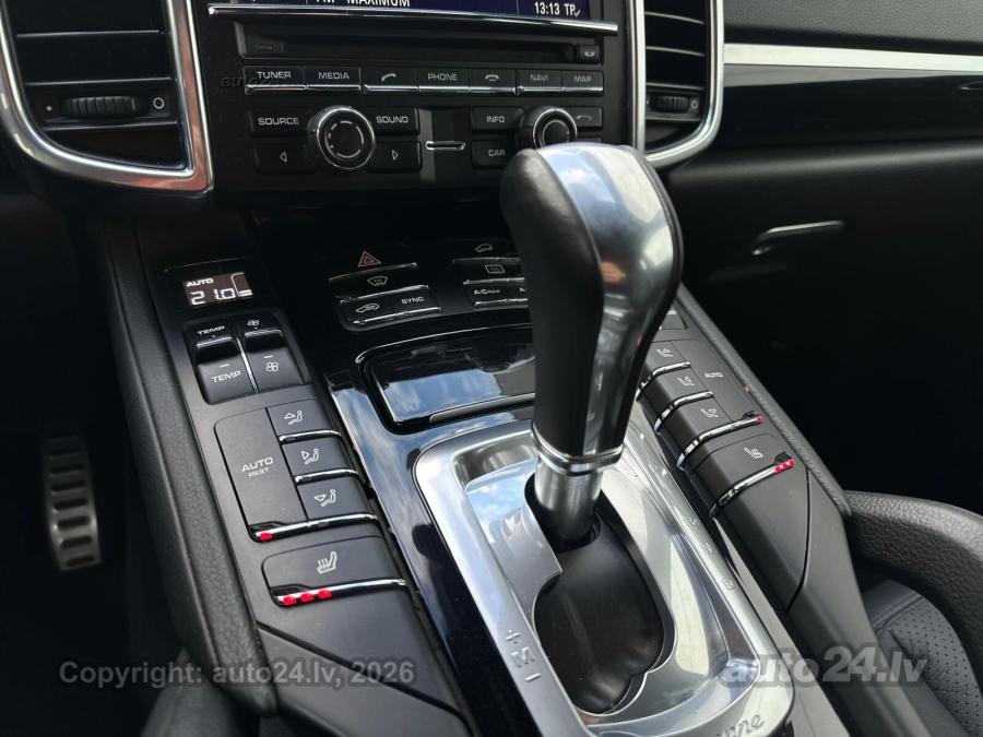Melns Porsche Cayenne 2015 Tallina, ar dzinēja tilpumu 3.00 L un nobraukumu 252 tūkst. km par 24900 €, foto 18 vietnē AUTOMOTO.COM.LV