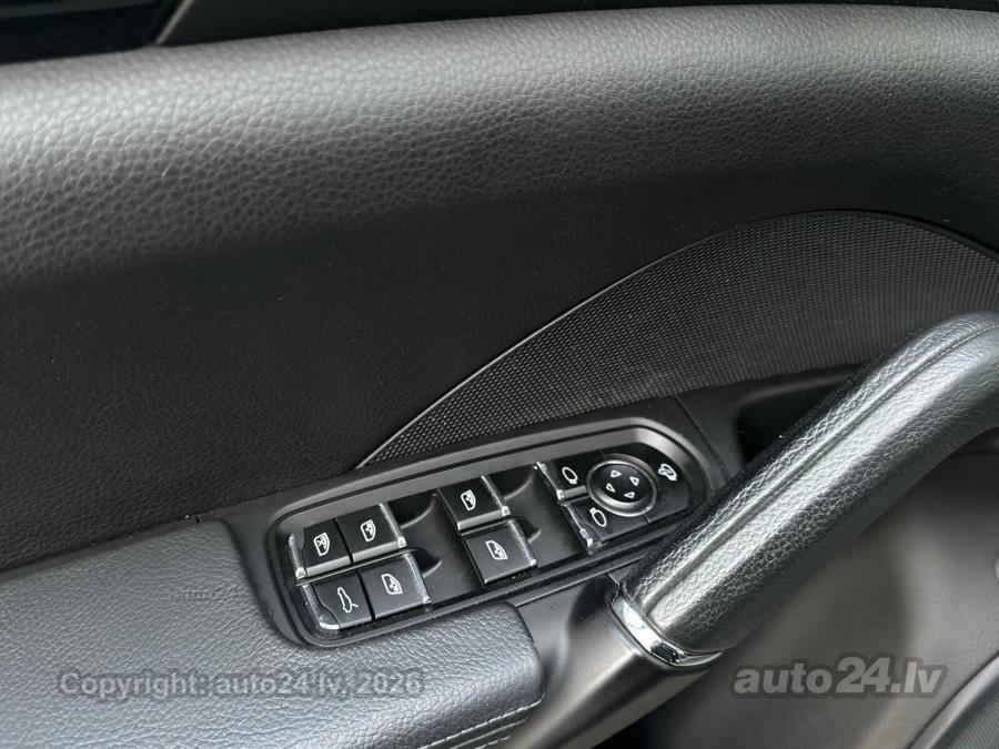 Melns Porsche Cayenne 2015 Tallina, ar dzinēja tilpumu 3.00 L un nobraukumu 252 tūkst. km par 24900 €, foto 19 vietnē AUTOMOTO.COM.LV