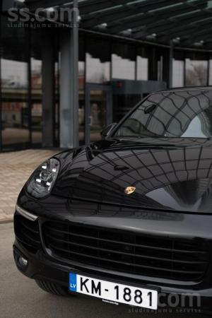 Melns Porsche Cayenne 2015 Rīga, ar dzinēja tilpumu 4.20 L un nobraukumu 283 tūkst. km par 29500 €, foto  vietnē AUTOMOTO.COM.LV
