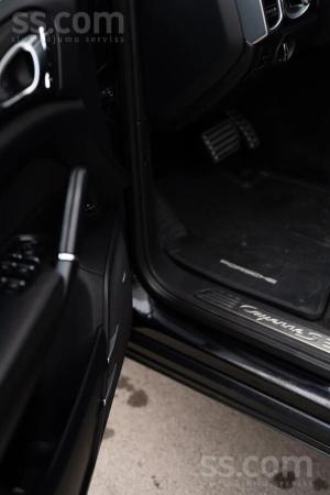 Melns Porsche Cayenne 2015 Rīga, ar dzinēja tilpumu 4.20 L un nobraukumu 283 tūkst. km par 29500 €, foto 11 vietnē AUTOMOTO.COM.LV