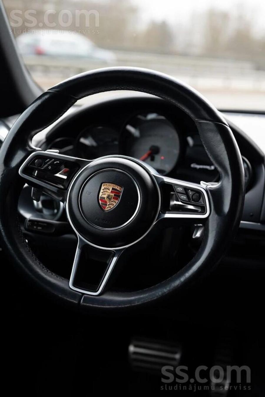 Melns Porsche Cayenne 2015 Rīga, ar dzinēja tilpumu 4.20 L un nobraukumu 283 tūkst. km par 29500 €, foto 13 vietnē AUTOMOTO.COM.LV