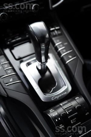 Melns Porsche Cayenne 2015 Rīga, ar dzinēja tilpumu 4.20 L un nobraukumu 283 tūkst. km par 29500 €, foto 17 vietnē AUTOMOTO.COM.LV