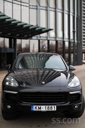Melns Porsche Cayenne 2015 Rīga, ar dzinēja tilpumu 4.20 L un nobraukumu 283 tūkst. km par 29500 €, foto 24 vietnē AUTOMOTO.COM.LV